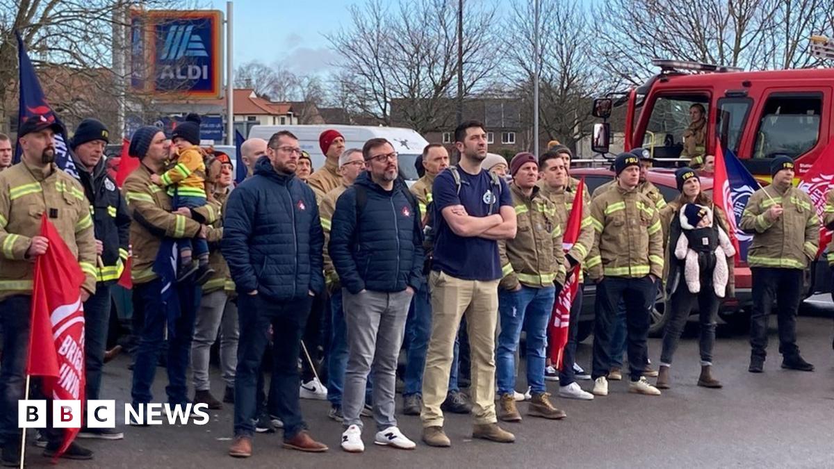 Avon Fire Authority halts proposed job cuts - BBC News