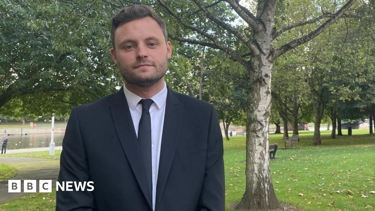 Mansfield MP criticises town's proposed public toilets cuts - BBC News