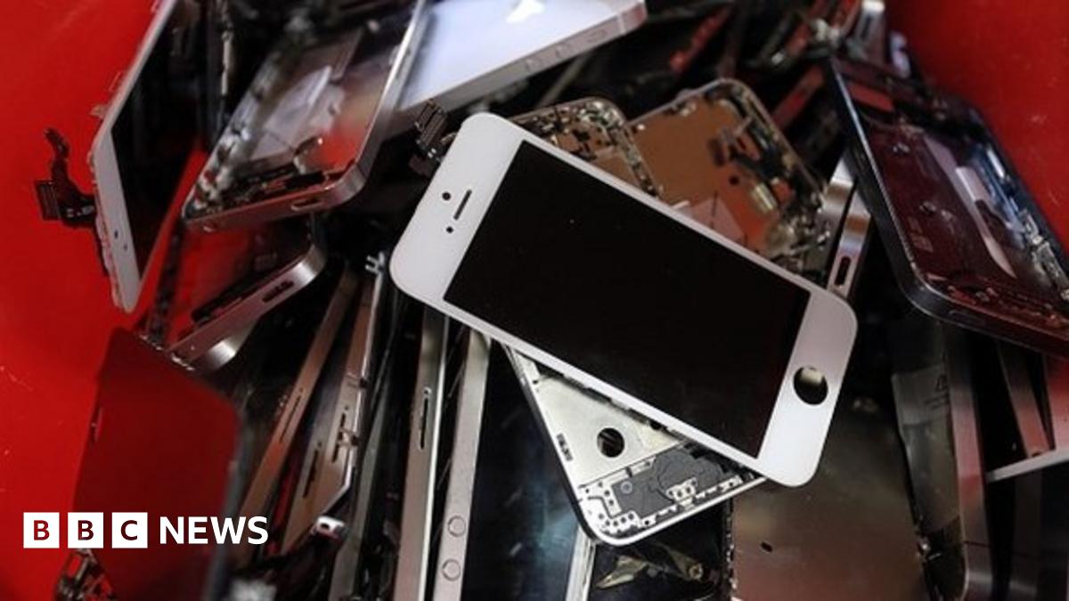 Mobile phones in prisons: Why are they still there? - BBC News