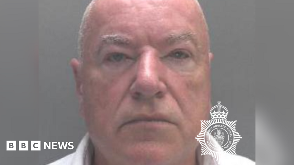 Neil Foden: Paedophile head teacher jailed for 17 years - BBC News