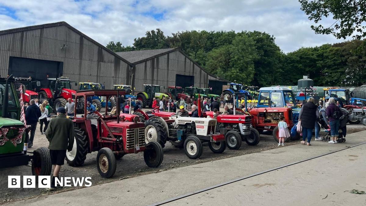 Lincolnshire Tractor run aims to inspire next generation - BBC News