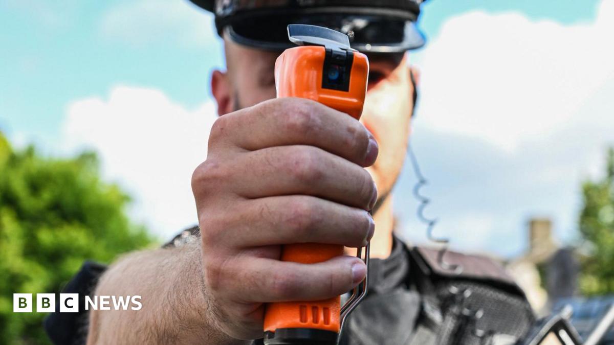 Police DNA spray rolled out across West Yorkshire - BBC News