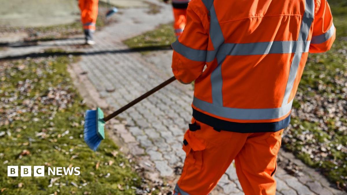 Courts urged to consider fewer short jail terms - BBC News