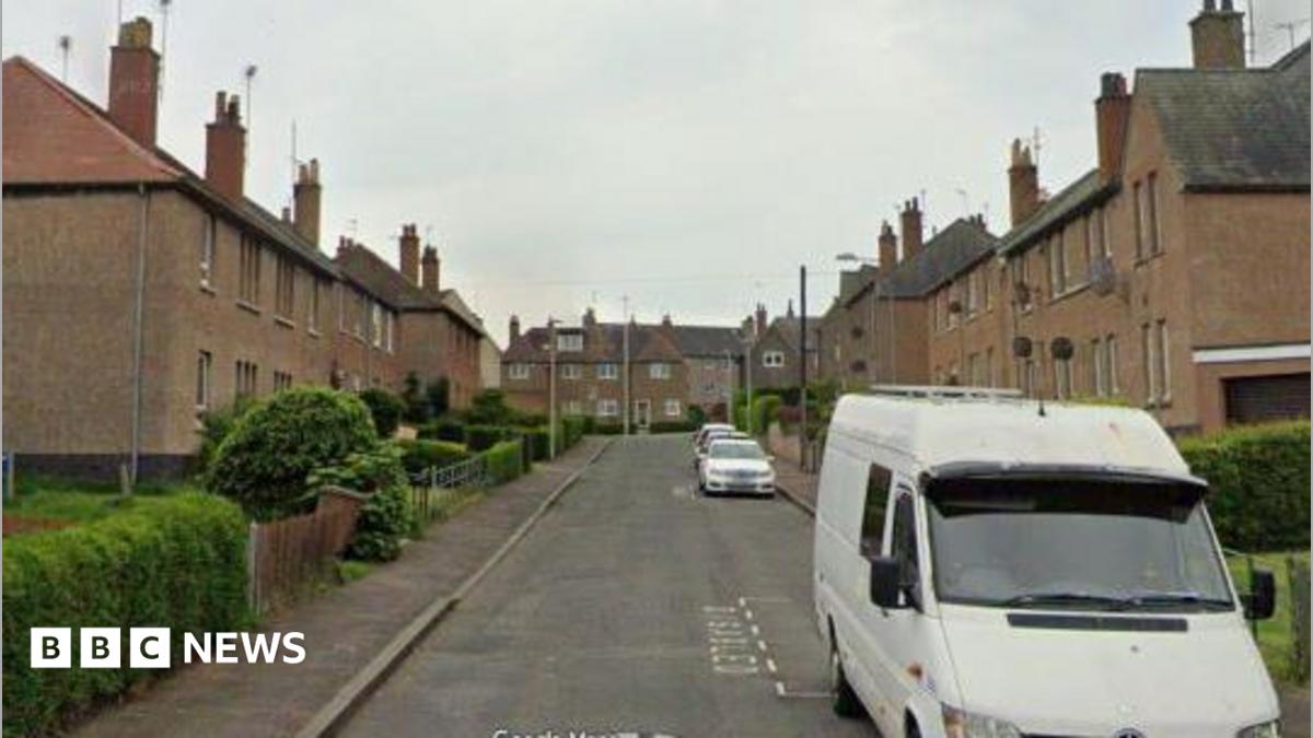 Man arrested over attempted murder in St Andrews street - BBC News