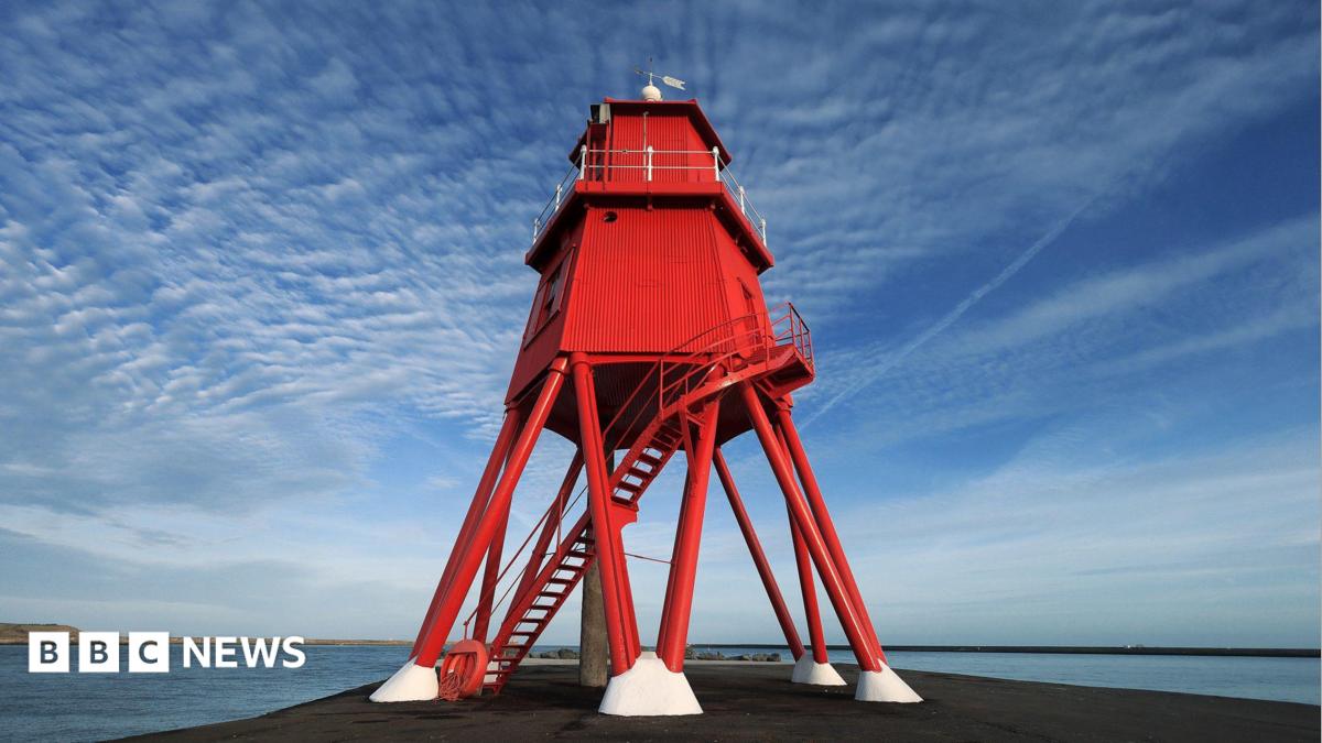 Restoration of historic River Tyne lighthouse completed - BBC News