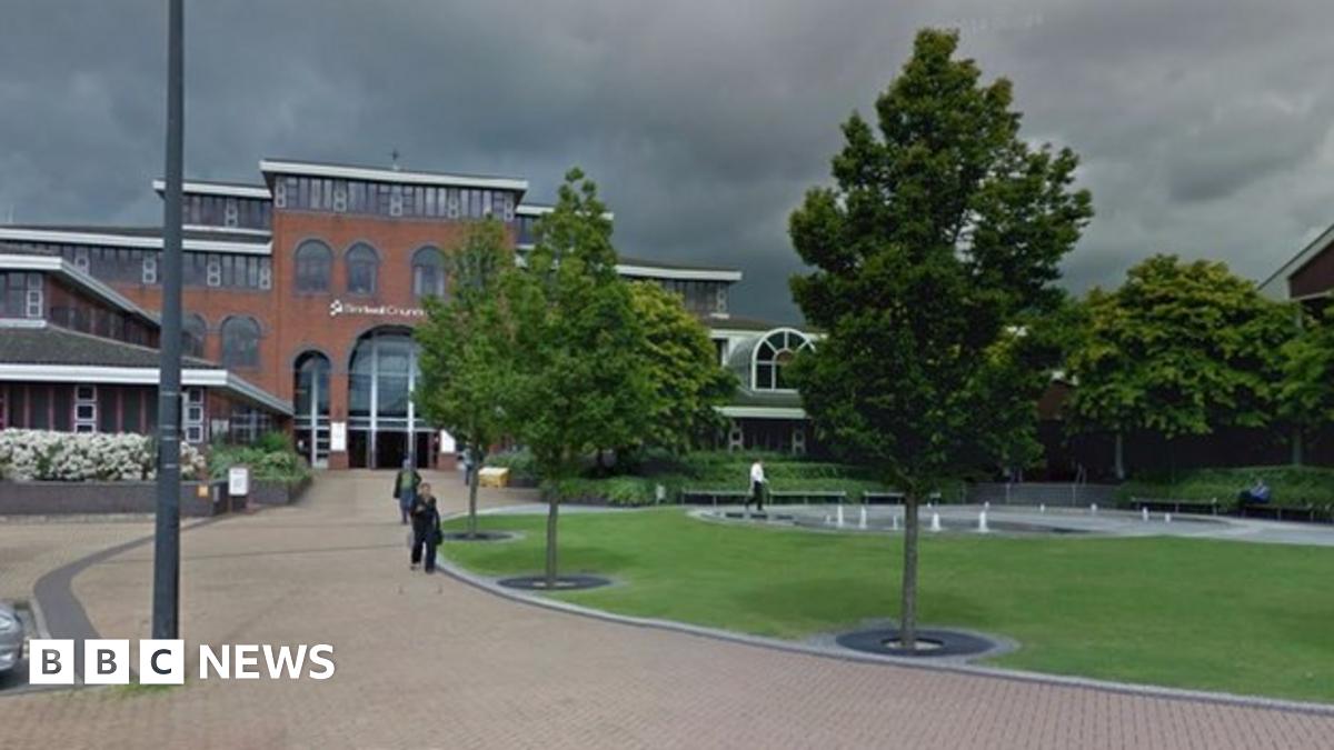 Sandwell would-be taxi driver faked NYPD letter - BBC News