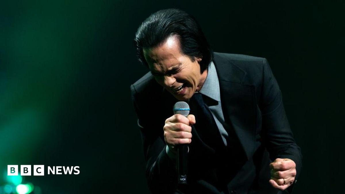 Nick Cave announces exclusive headline show in Brighton - BBC News