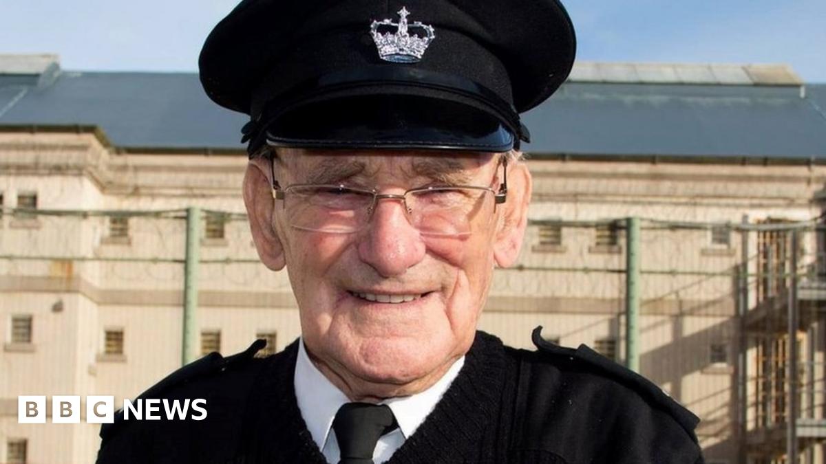 Peterhead siege officer who was rescued by SAS dies aged 93 - BBC News