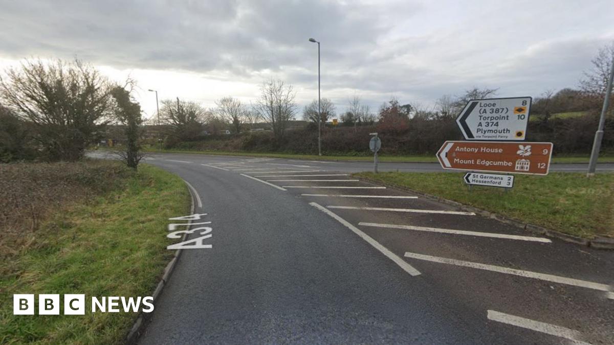 Car fire closes road in Trerulefoot - BBC News