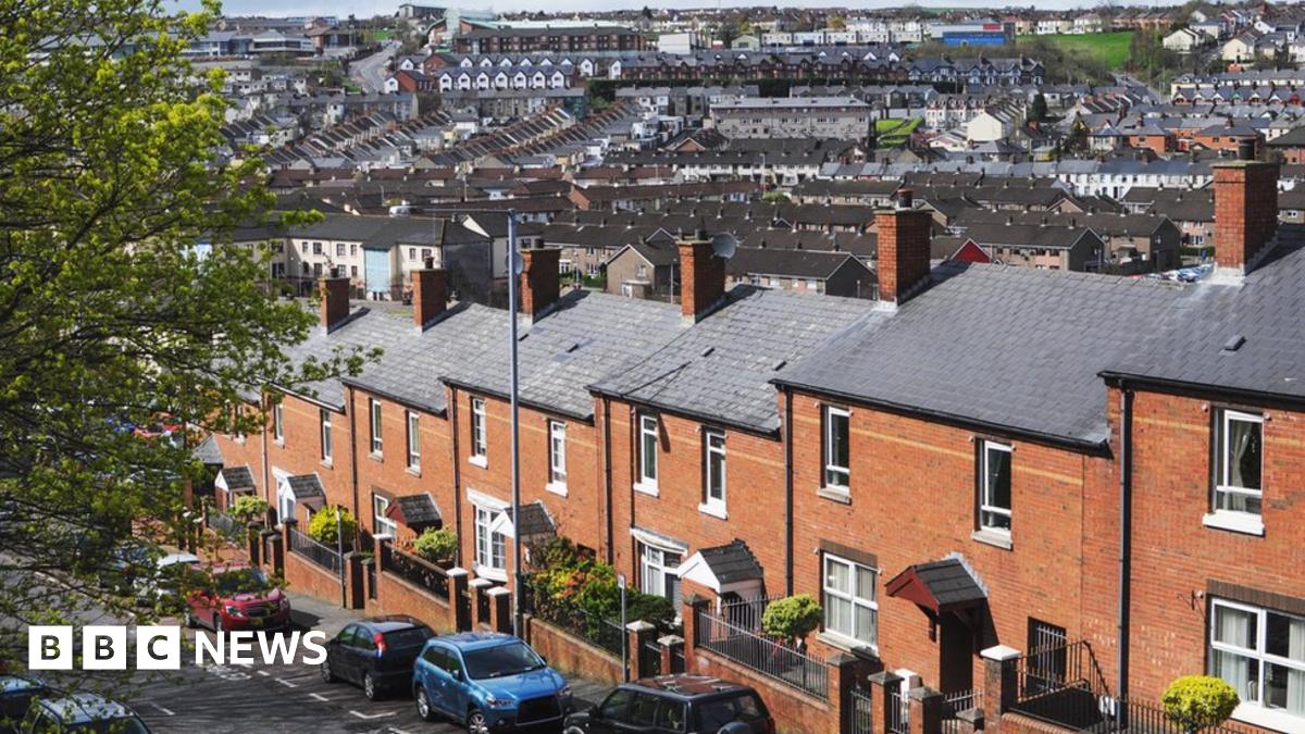 Slow rise from ultra-low mortgage rates predicted - BBC News