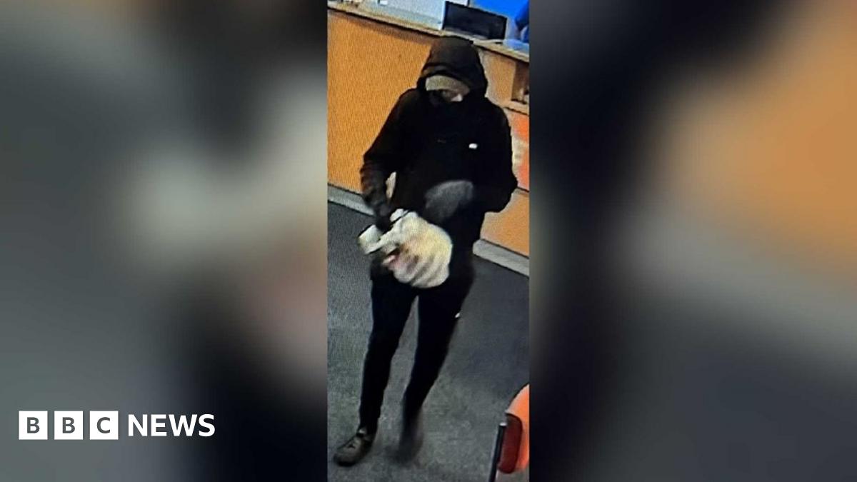 Appeal after knifepoint robbery at Harrogate betting shop - BBC News