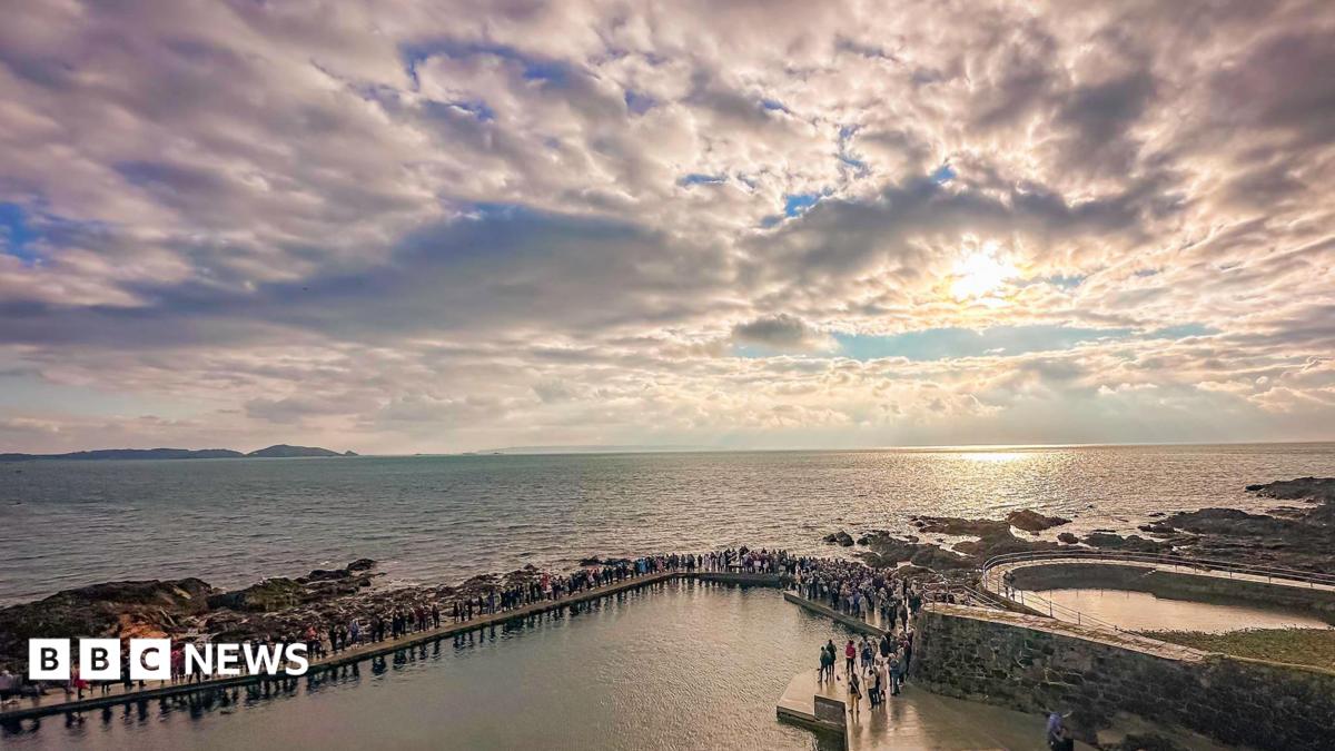 Guernsey bathing pools diving board removal paused - BBC News