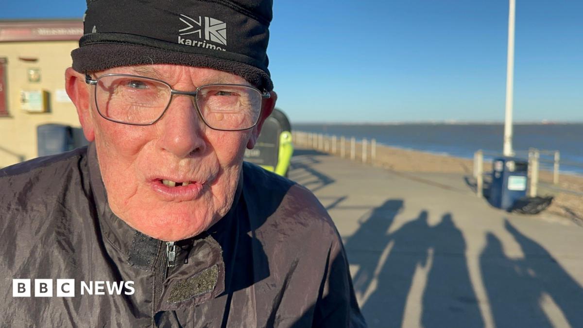 Sheppey man, 91, completing Parkruns is an 'inspiration' - BBC News