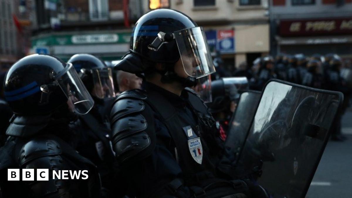 Euro 2016 violence: England fans' behaviour on the edge - BBC News