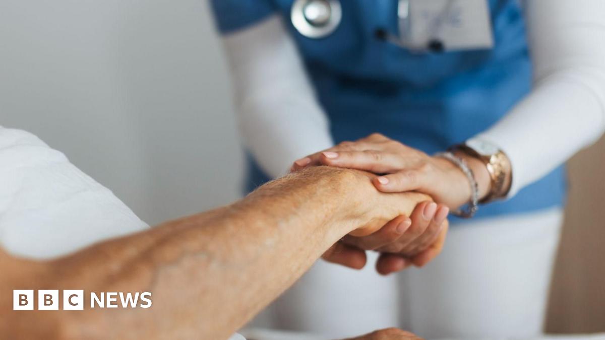 Wales' teachers and NHS staff to get above inflation pay-rises - BBC News