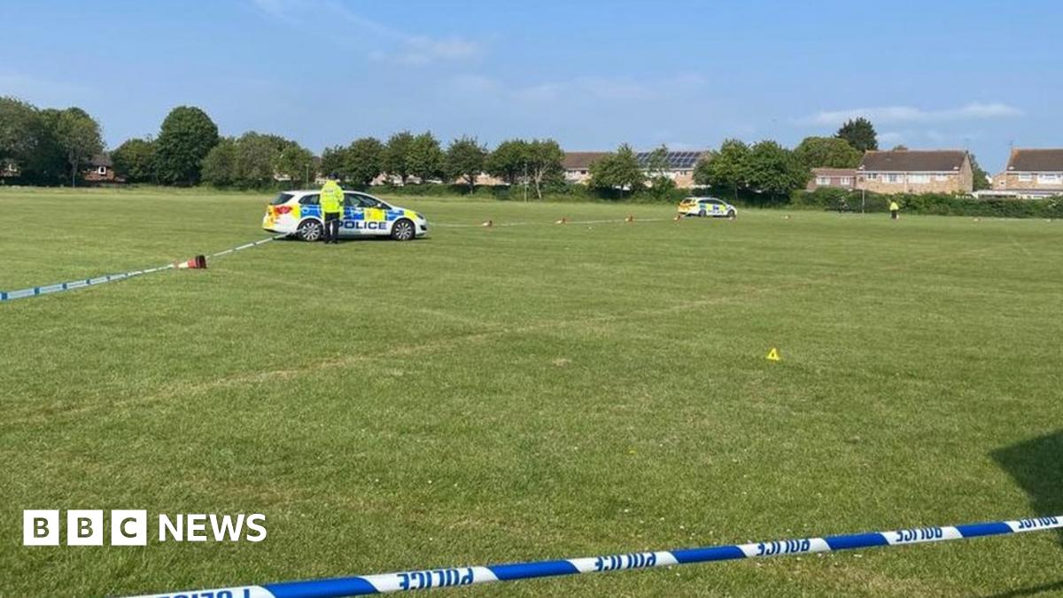 Swindon stabbing: Boy arrested on suspicion of attempted murder - BBC News