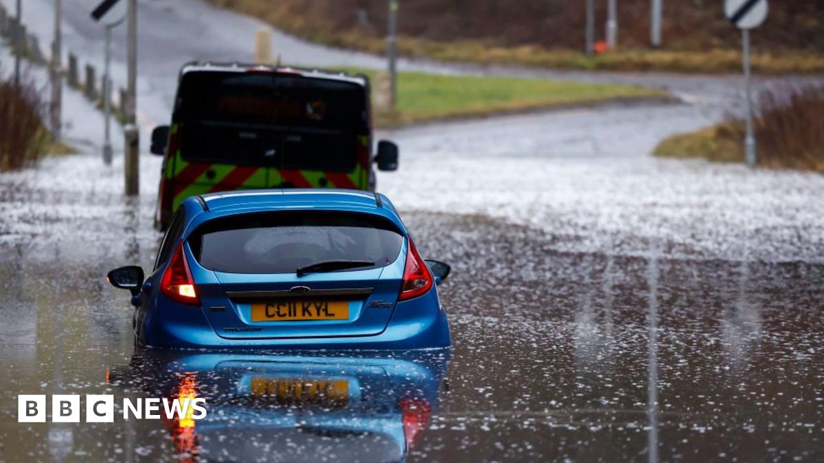 Storm Gerrit: A9 reopens but disruption continues after storm - BBC News