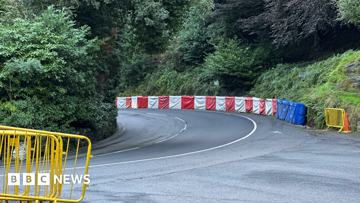 Part of Isle of Man TT course reopens after race barrier removal - BBC News