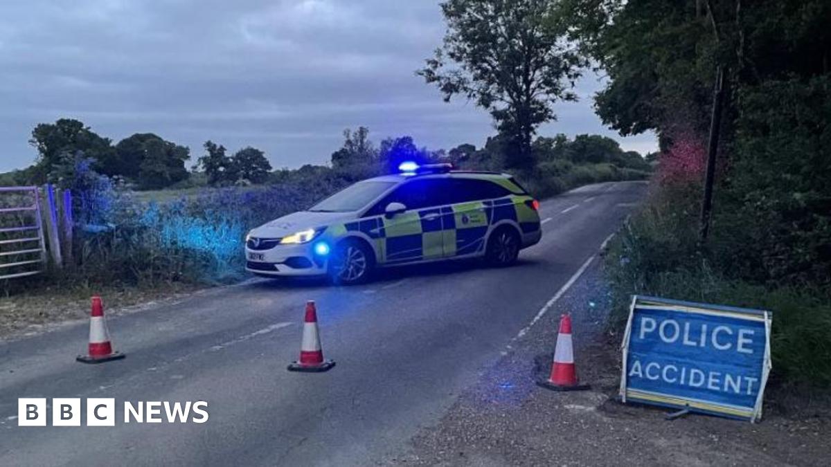 Ashford: Two people, aged 18 and 21, dead in crash - BBC News