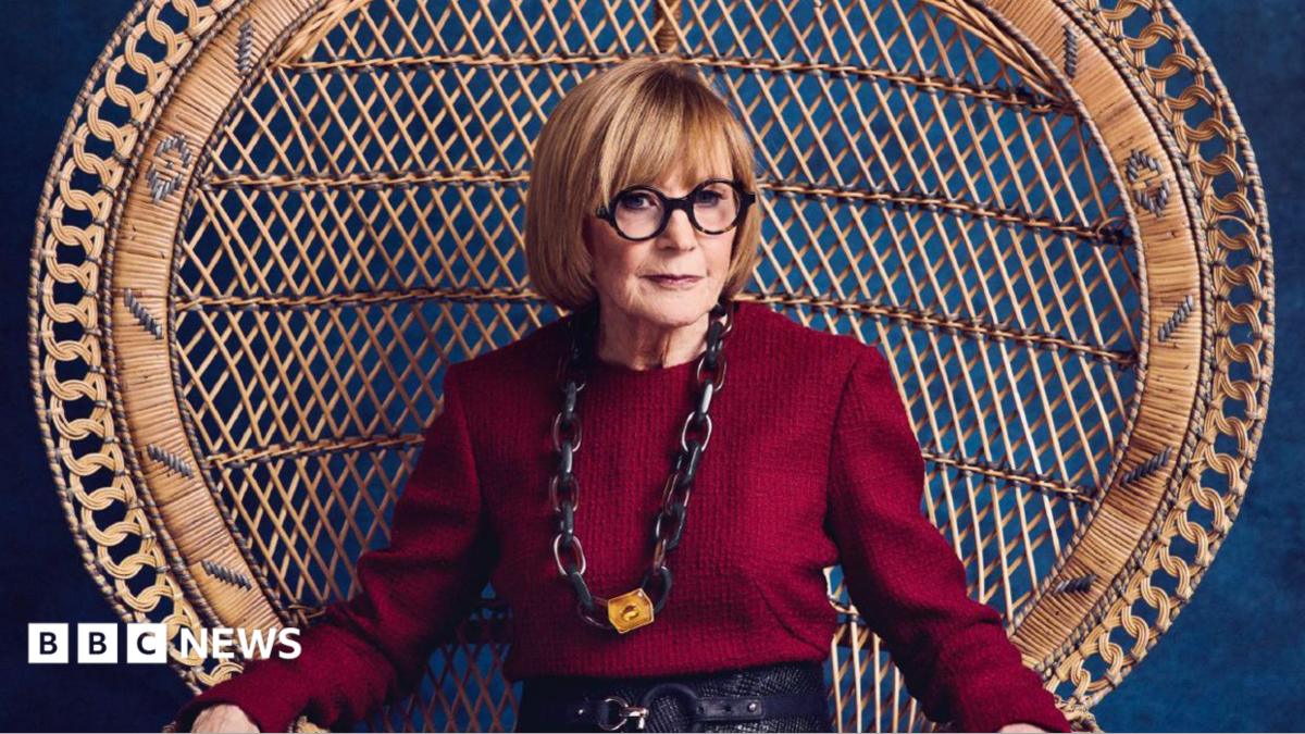 Anne Robinson dating Camilla's ex-husband Andrew Parker Bowles - BBC News