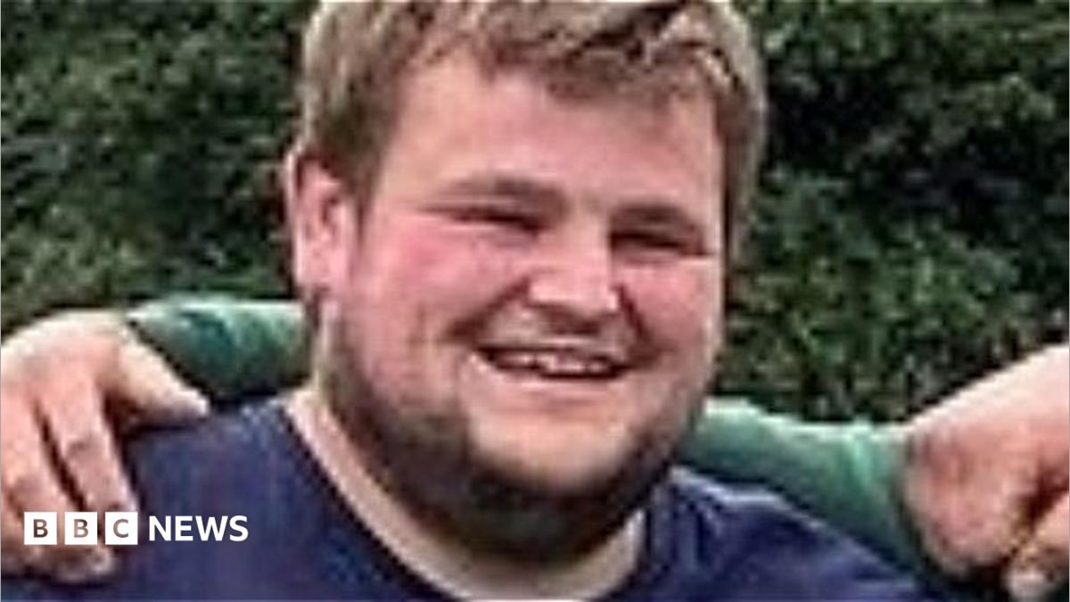 Devon crash victim family's no drinking plea to young drivers - BBC News