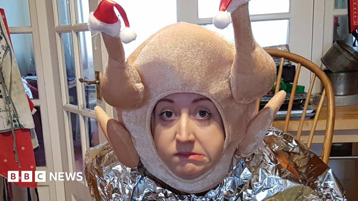 'Ridiculous' Christmas outfits raise £1,500 - BBC News