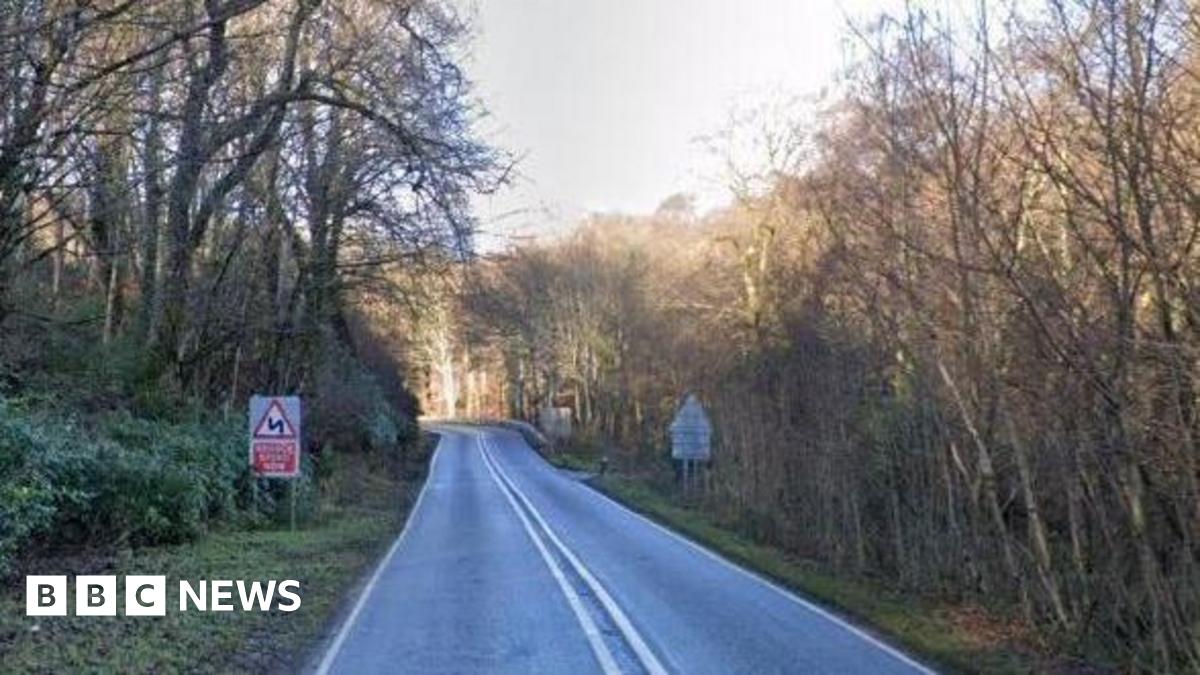 Woman, 74, dies after Argyll and Bute car crash - BBC News