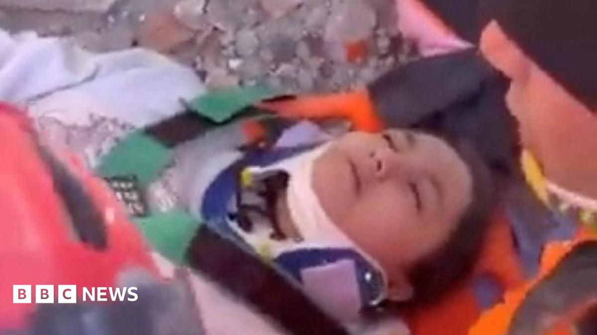 Turkey earthquake: Girl survives 10 days under quake rubble - BBC News