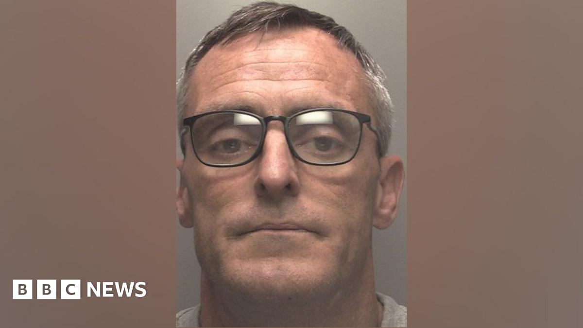 Ornament smashed over man's head in 'vicious' Bootle attack - BBC News