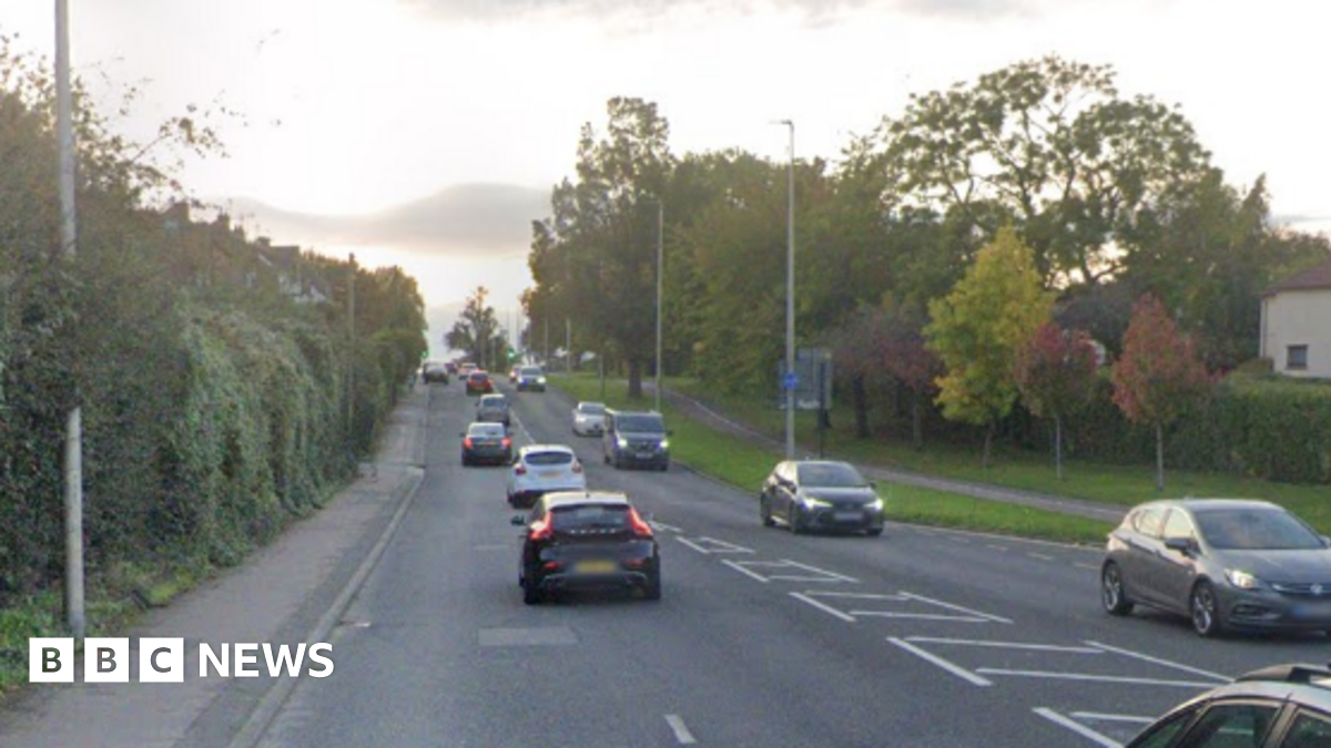 Man in 80s dies following crash on A2 in Gillingham - BBC News