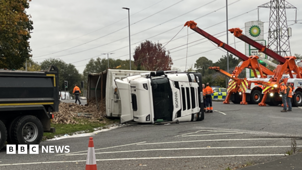 Man charged with drug driving after lorry overturned on A350 - BBC News