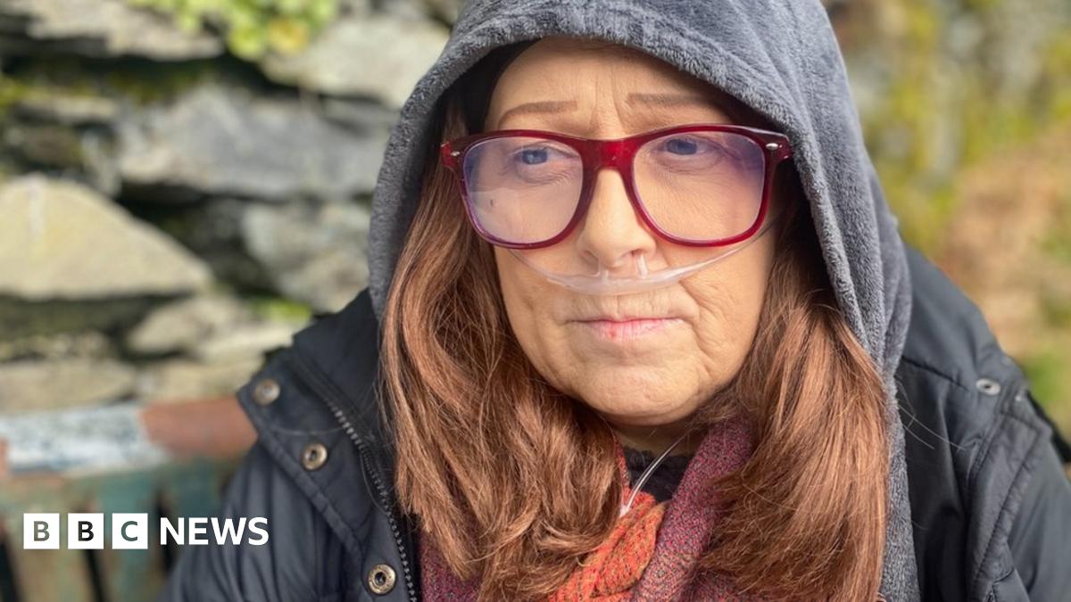 Rent rise: Sara Lewis's daily Aberllefenni bench protest - BBC News