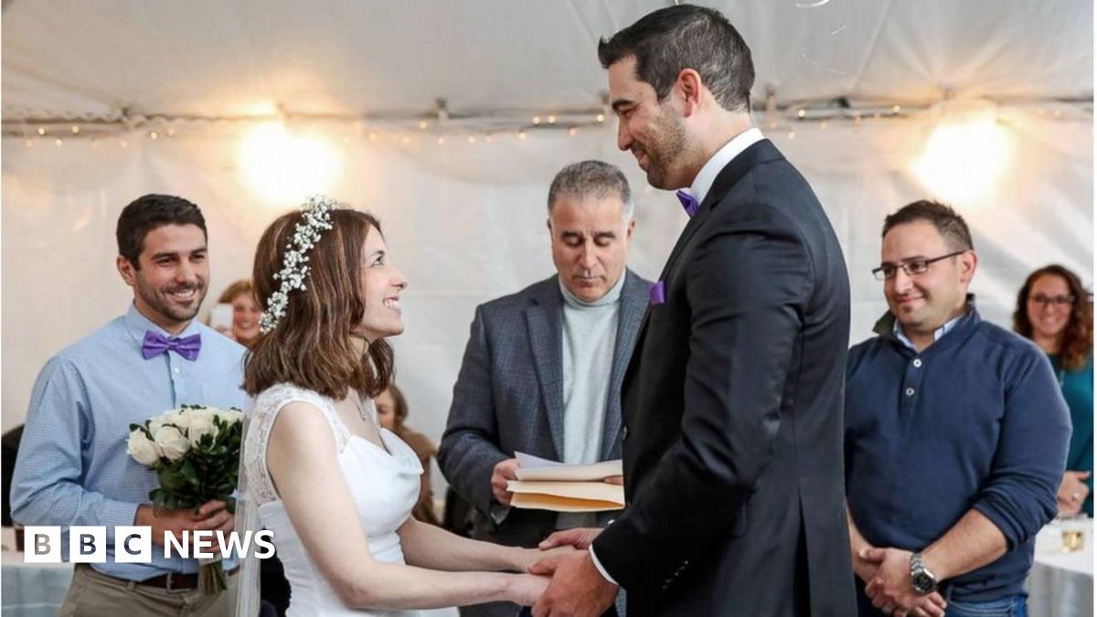 Why this couple got engaged and married the same day - BBC News
