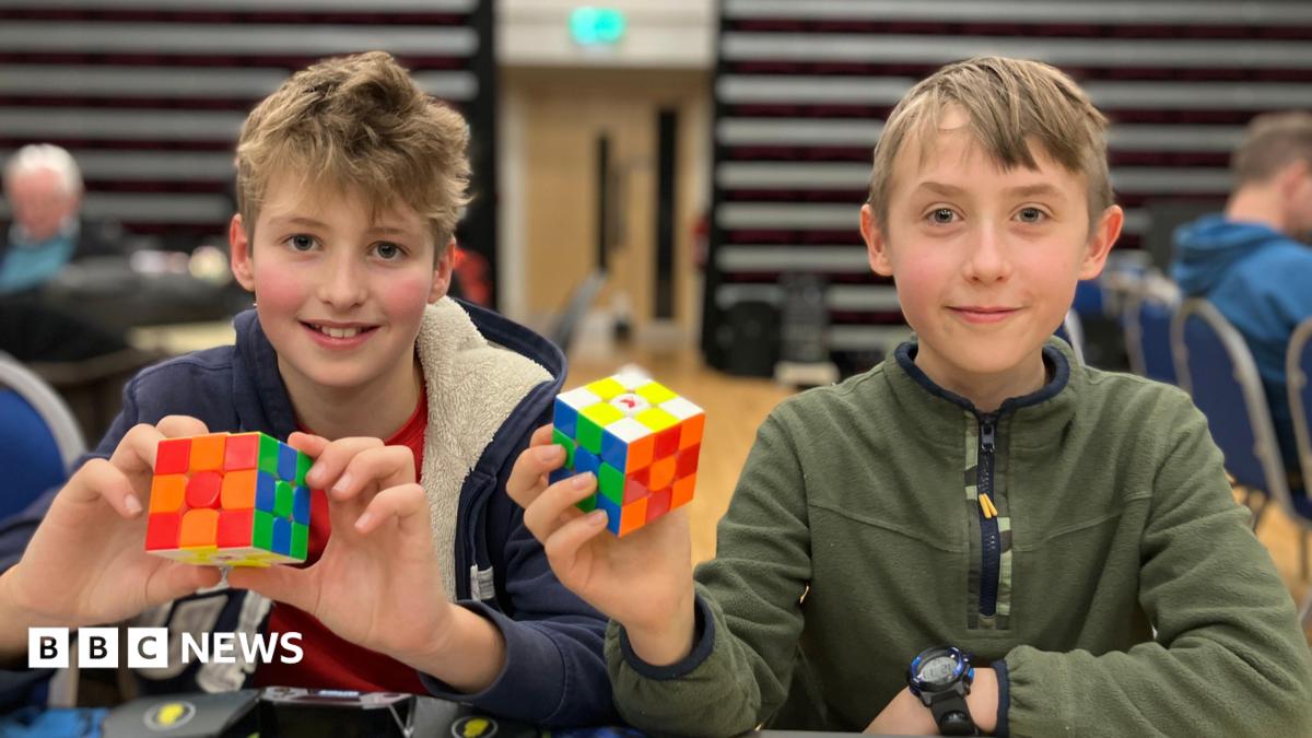 Speedcubing is 'addictive', competitors say at Devon event - BBC News