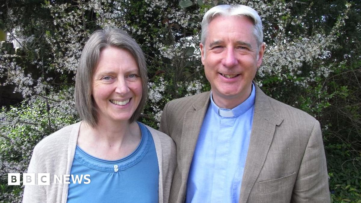 Somerset vicar's 'Twin My Vaccine' scheme raises £80k - BBC News