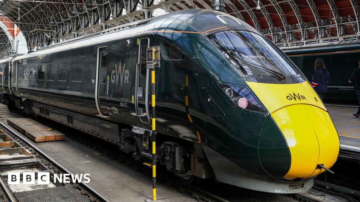 Reading: GWR train passengers warned of disruption this weekend - BBC News