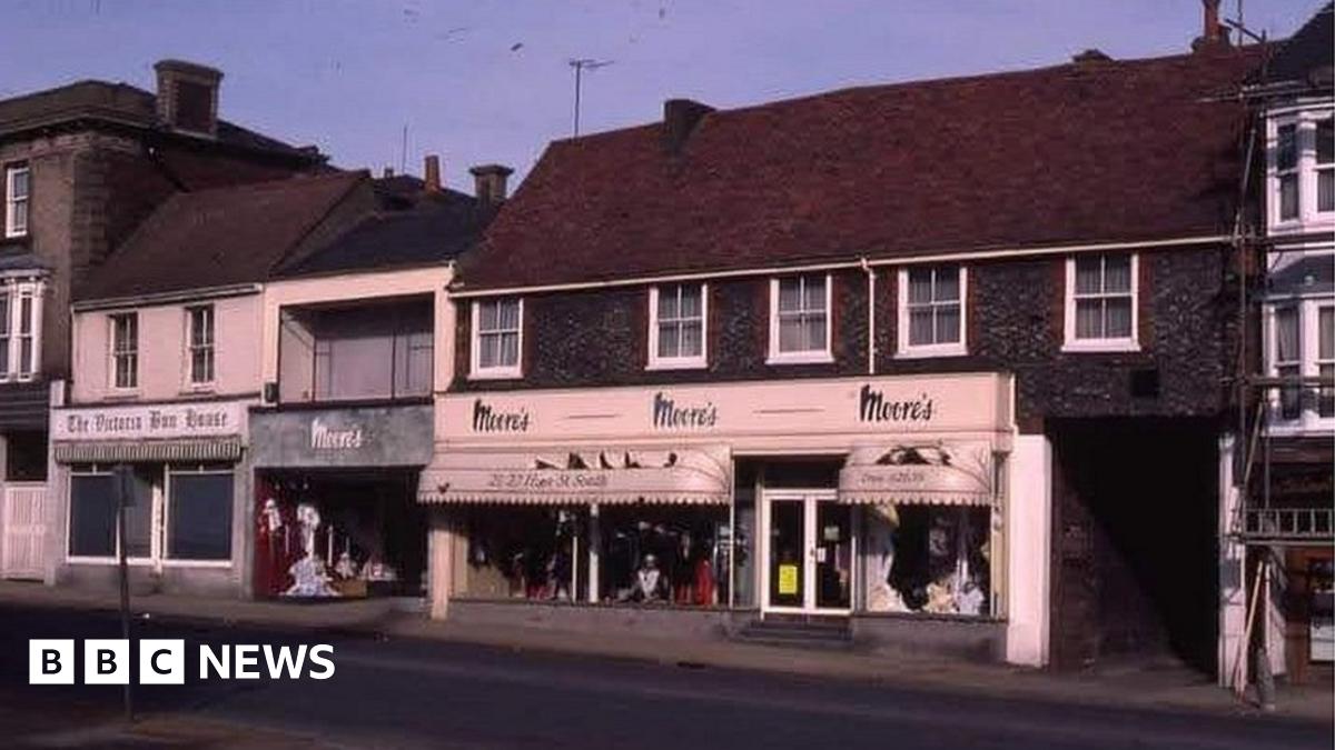 Dunstable's historic High Street shop fronts to be restored - BBC News