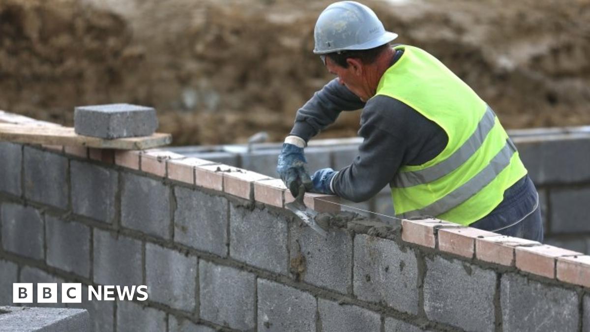 Scottish builders' confidence 'at seven-year high' - BBC News