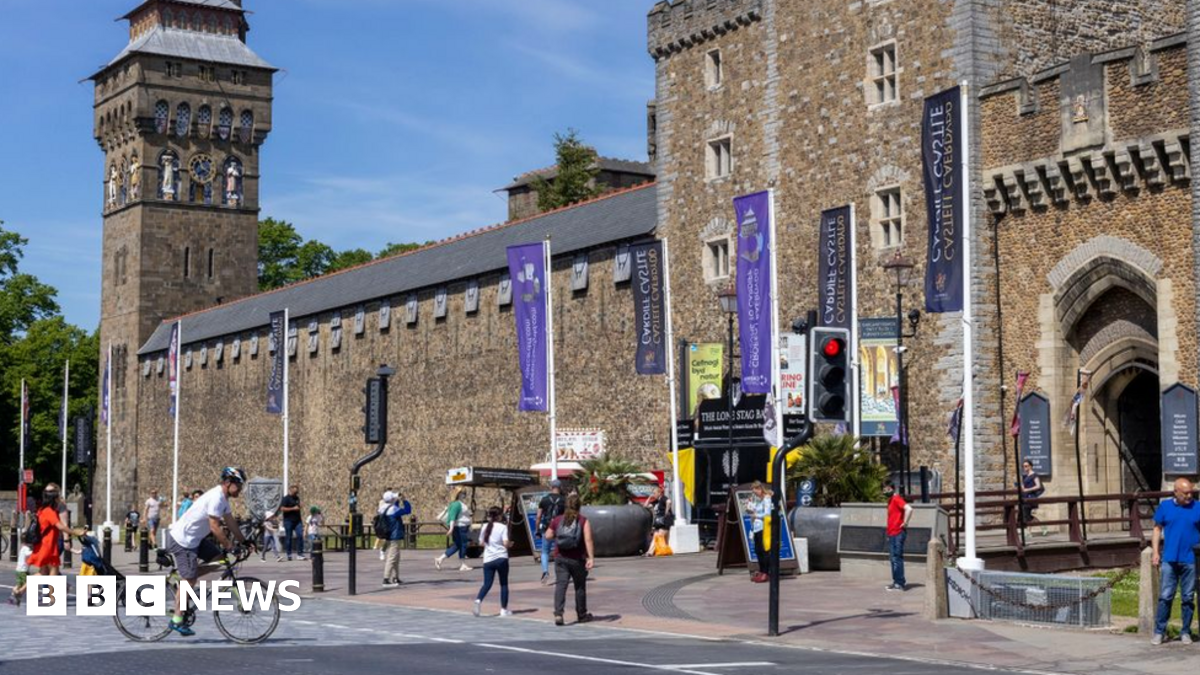 Covid: Castle Street, Cardiff, reopens after pandemic closure - BBC News