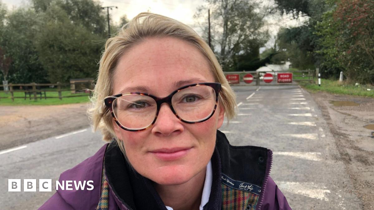 Earliest autumn flooding in memory say Earith villagers - BBC News