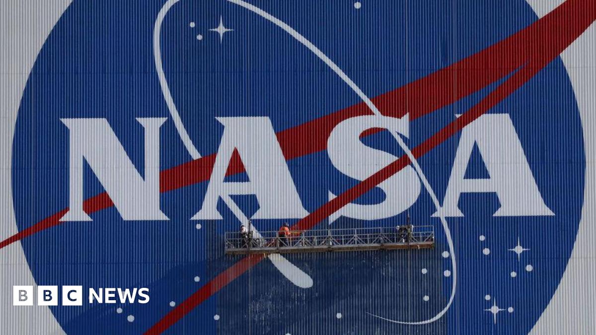 Nasa bans Chinese nationals from working on its space programmes - BBC News