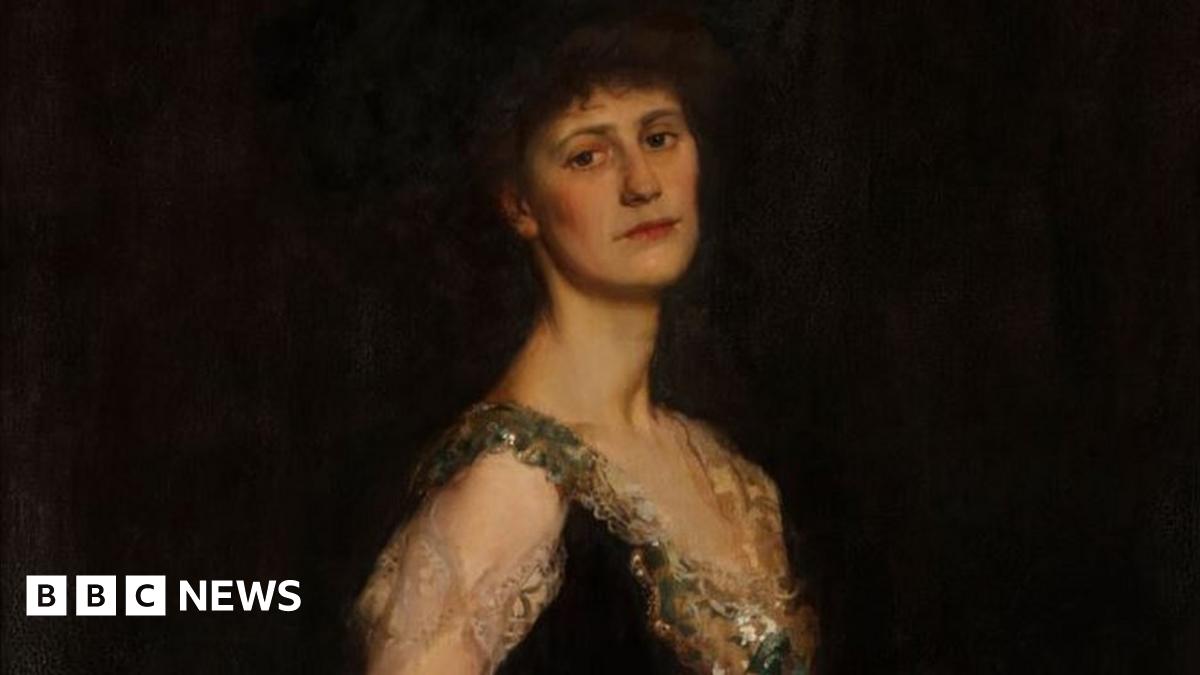 First woman MP Markievicz honoured in Parliament - BBC News
