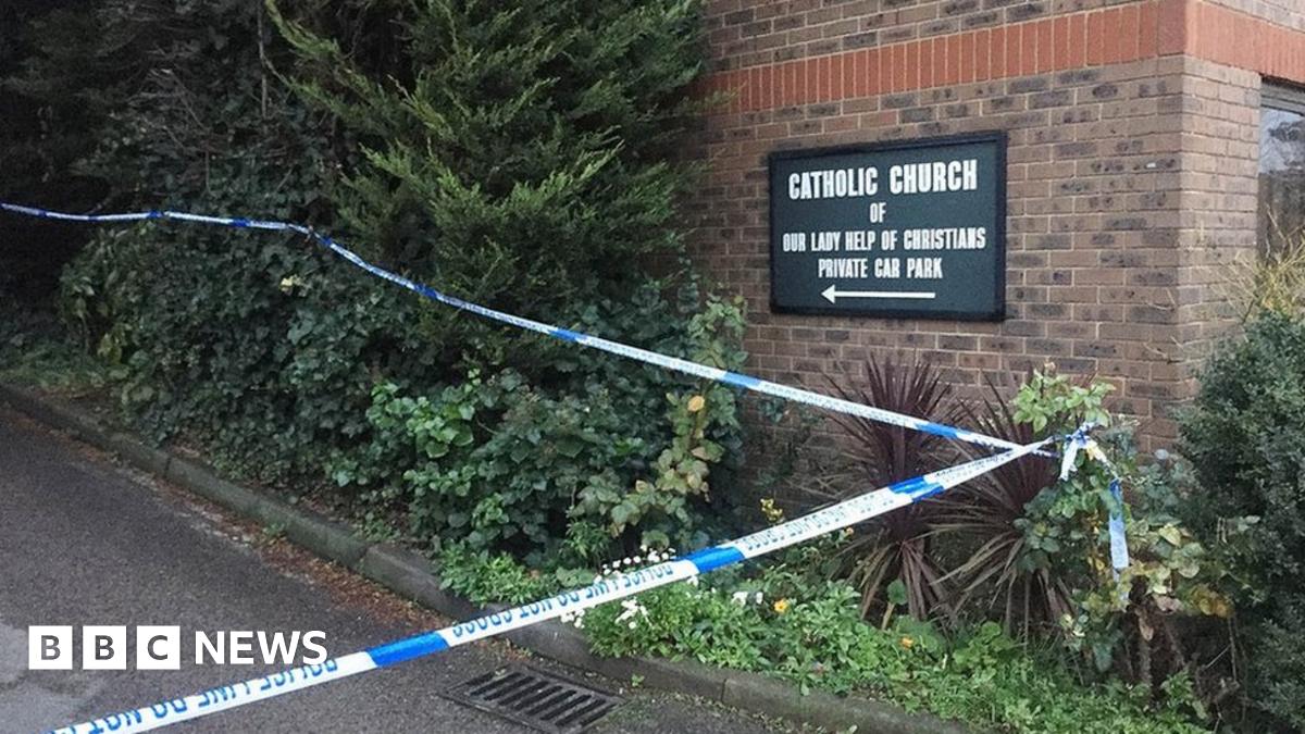 Partially-clothed Luton skeleton was man over the age of 50 - BBC News