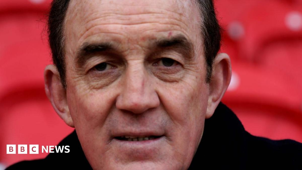 Phil Bennett: Memorial service at Llanelli Parc Y Scarlets - BBC News