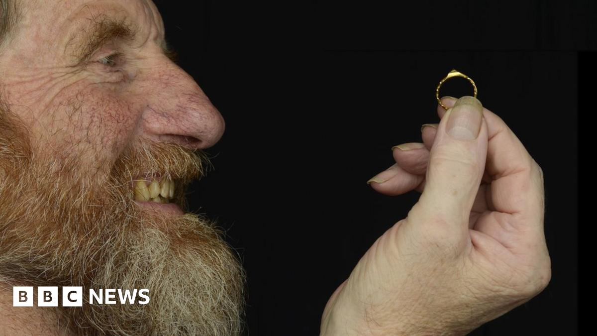 Medieval ring worth £40k unearthed by metal detectorist - BBC News