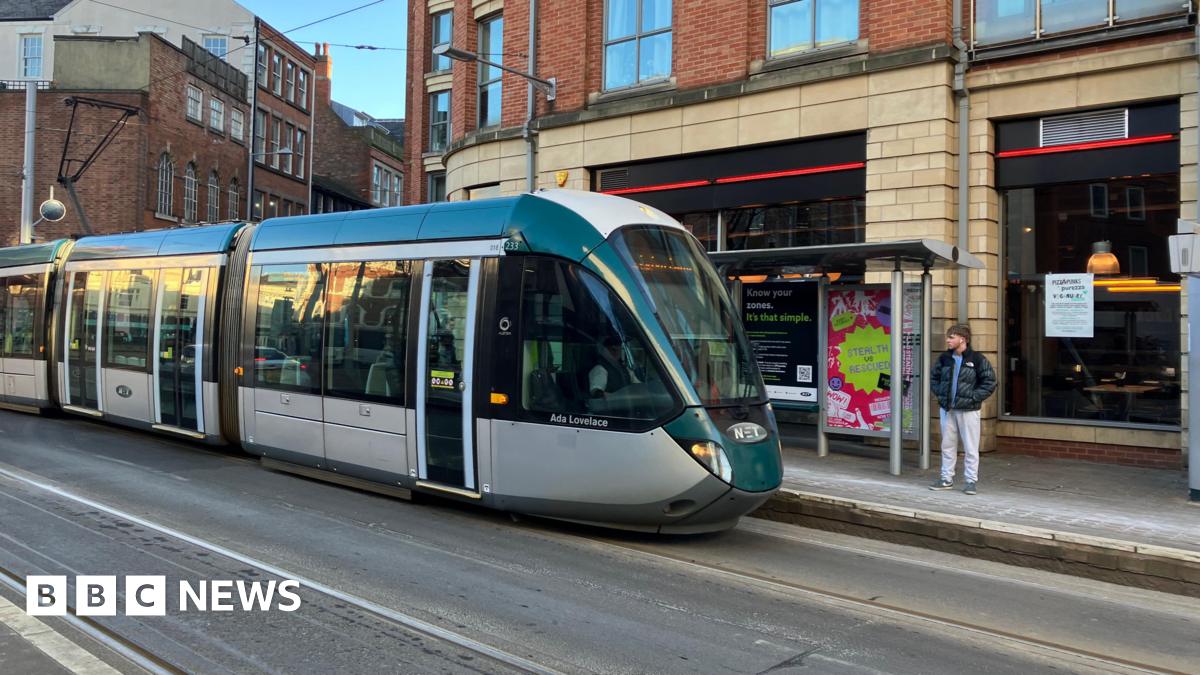 Nottingham trams: Strike action threat after driver suspended - BBC News