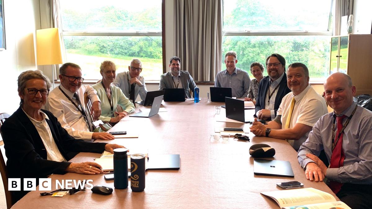 Cornwall Council leader pledges 'getting back to basics' - BBC News