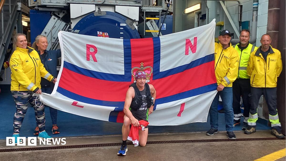Finishing seven marathon challenge 'emotional' for Peel runner - BBC News