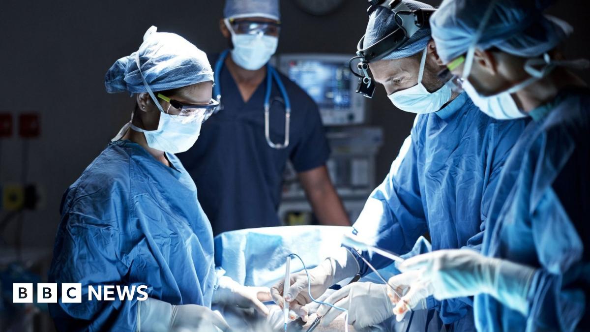 Heart surgery survival chances 'better in the afternoon' - BBC News
