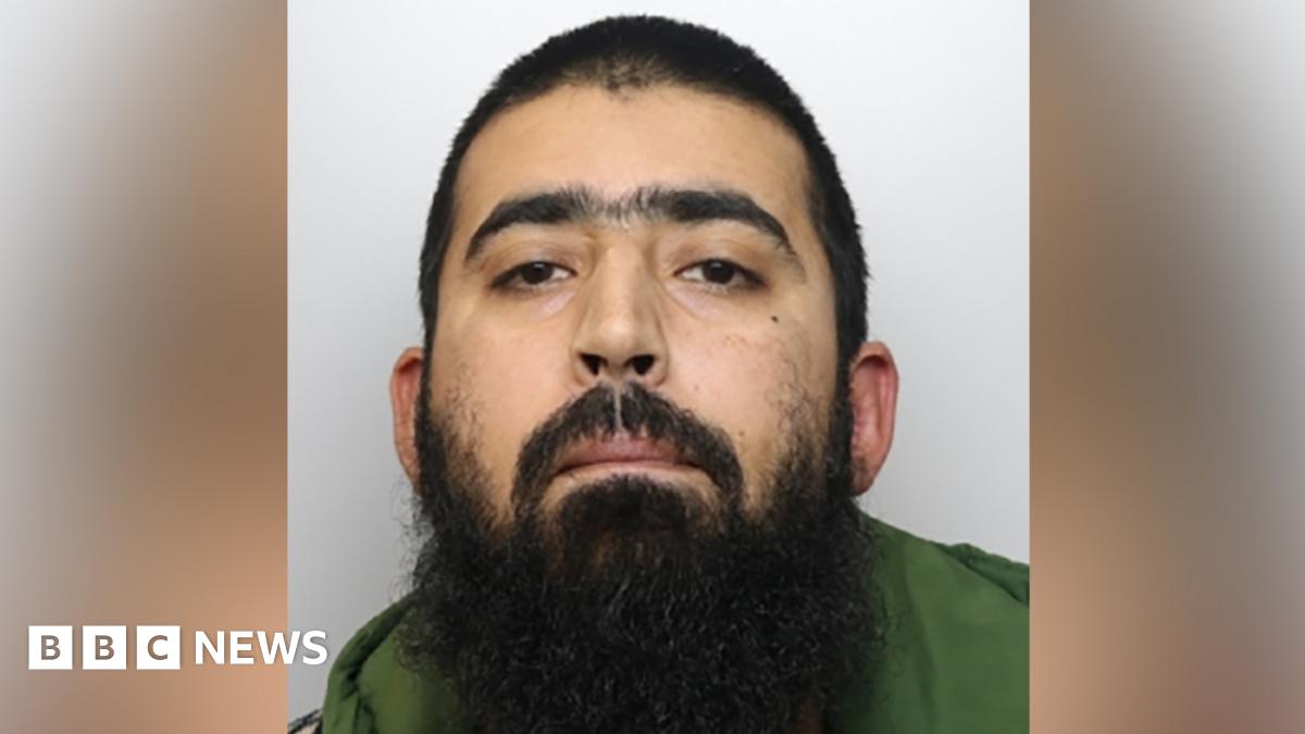 Rotherham child sex abuse gang ringleader admits rape - BBC News